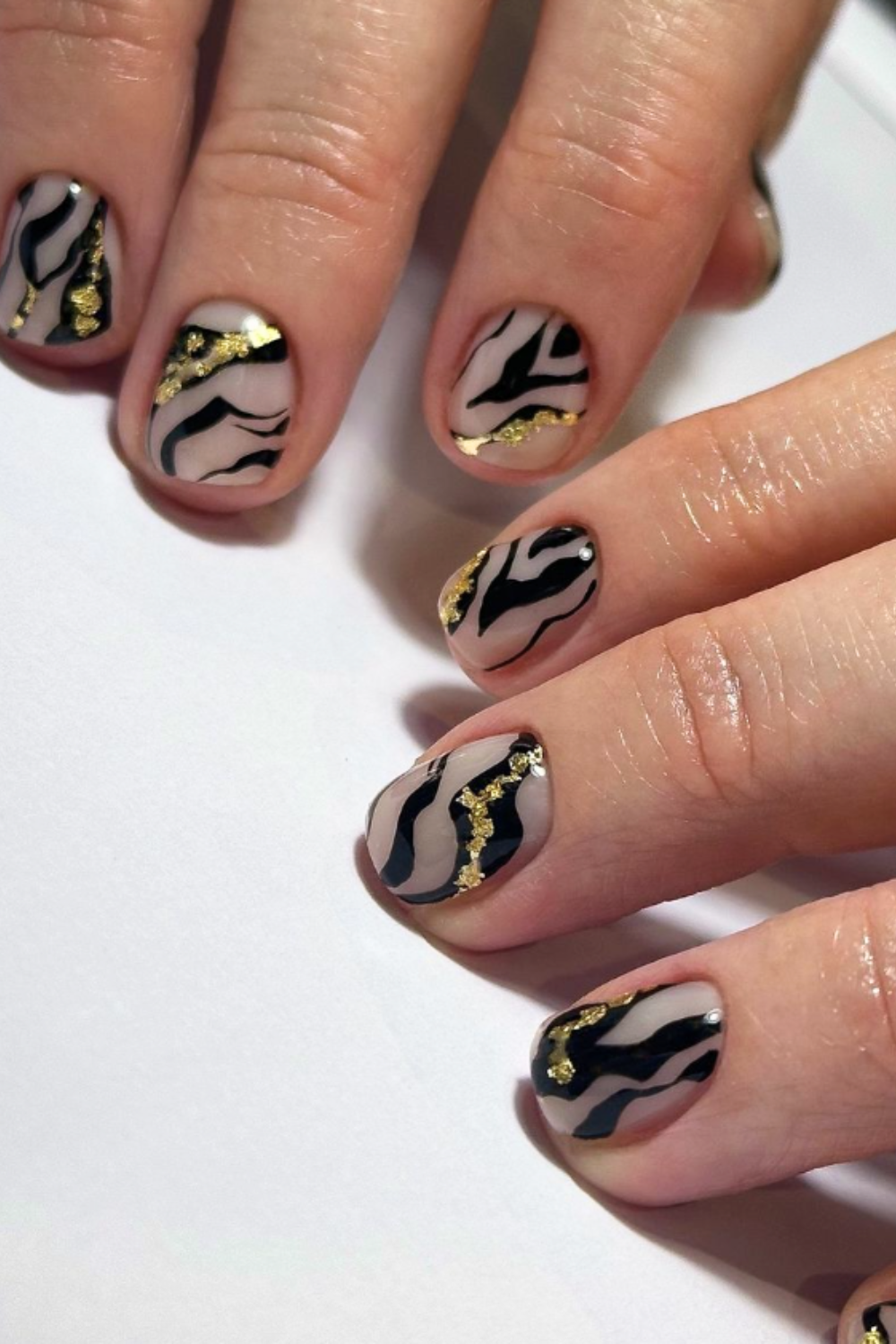 11 Perfect Cute Short Nail Sets - Scan to Talk