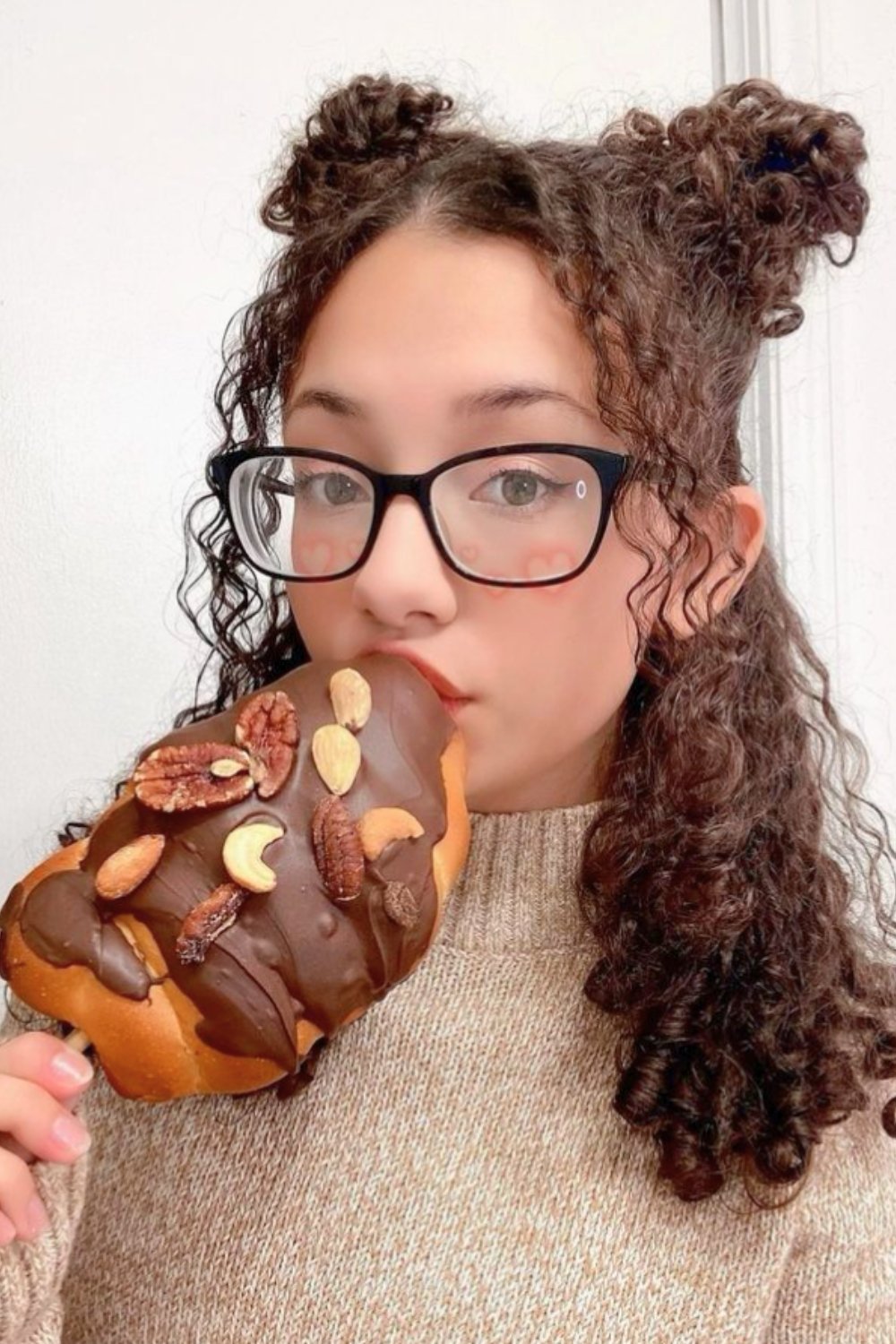 18 Space Buns Short Hair - Scan to Talk