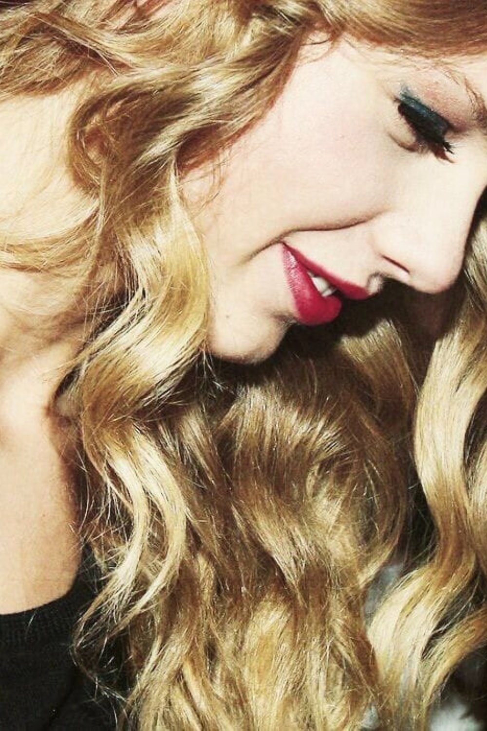 12 Taylor Swift Curly Hair - Crazy Viral in Gen-Z in 2025 - Scan to Talk