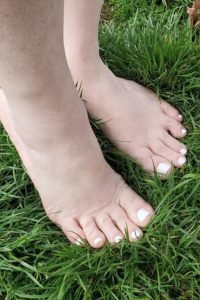 25 White Toe Nail [Ultimate Designs] For 2025 - Scan to Talk