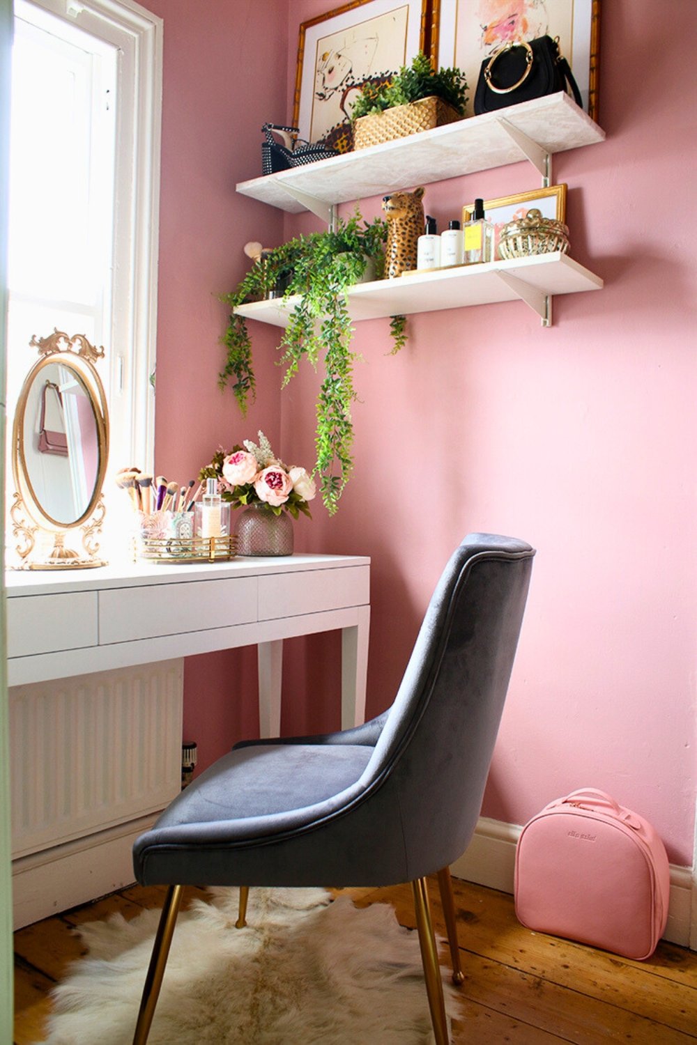 25 Effortless Vanity Organization Ideas 2024 - Scan to Talk