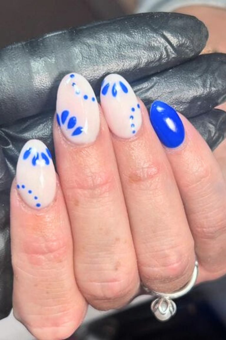 24 Greek Nails Designs Must Try in 2025 - Scan to Talk
