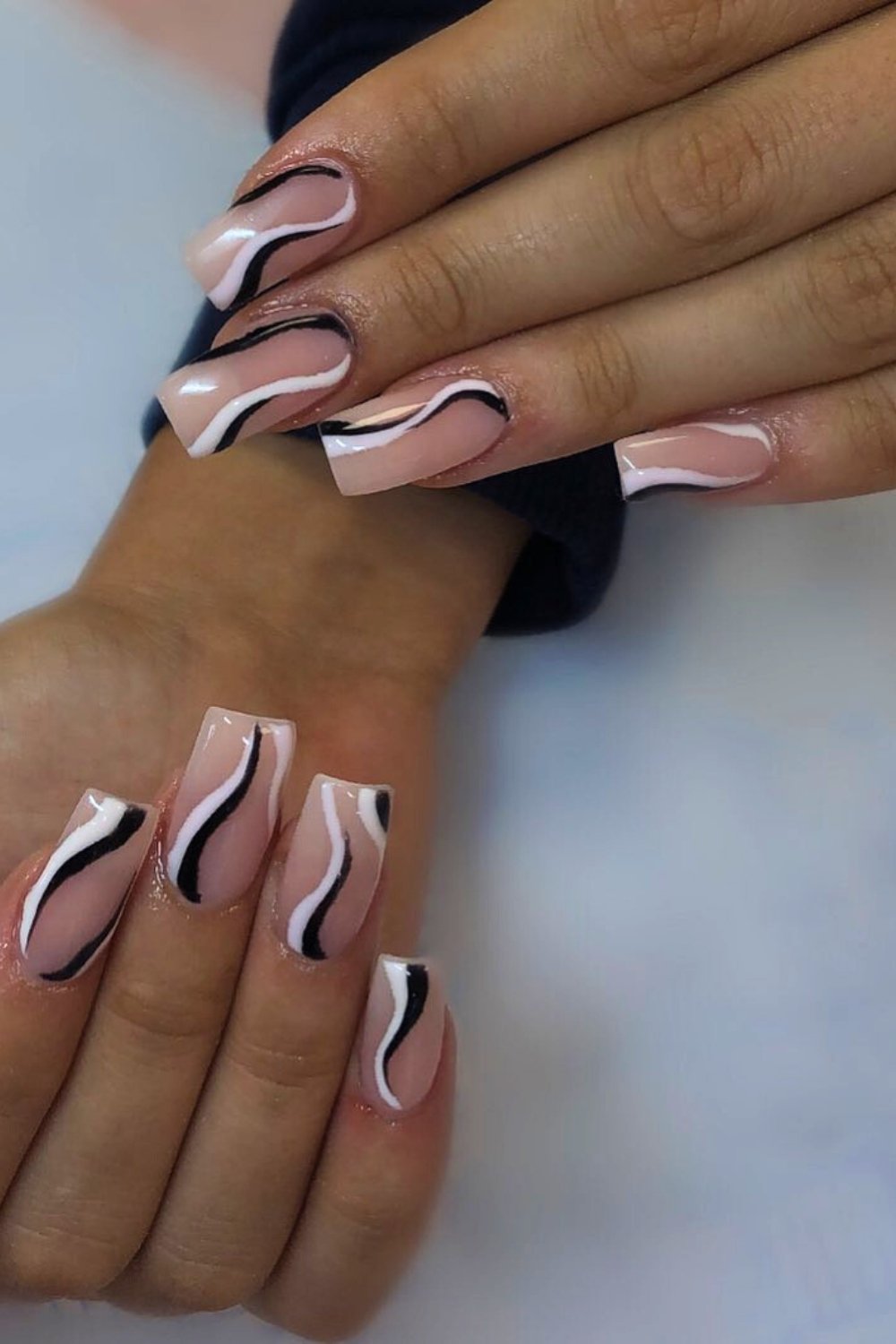 25 Black Swirl Nails - Scan to Talk