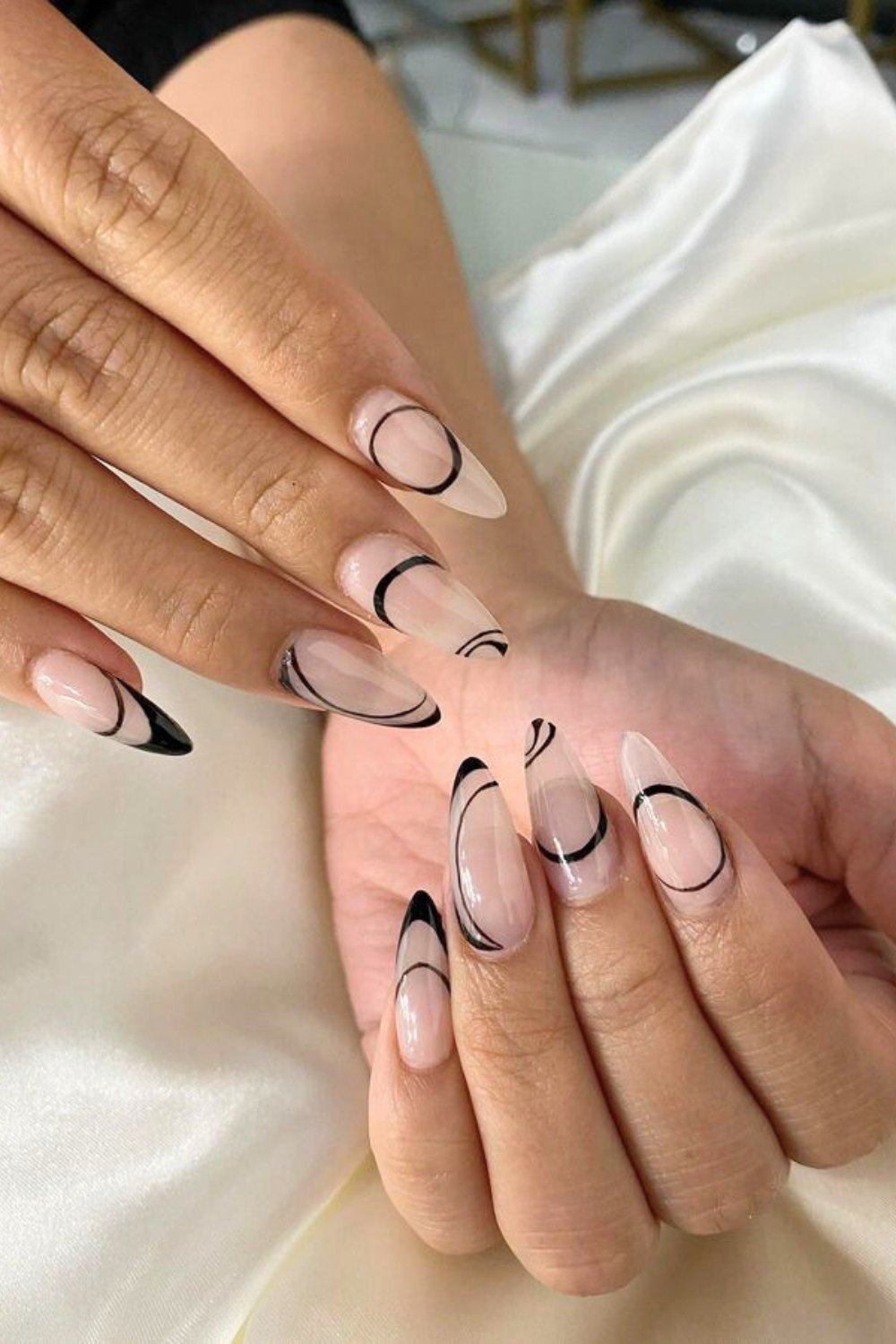 25 Black Swirl Nails - Scan to Talk