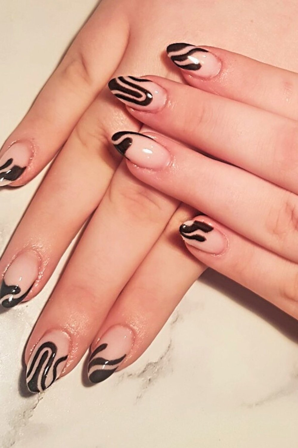 25 Black Swirl Nails - Scan to Talk