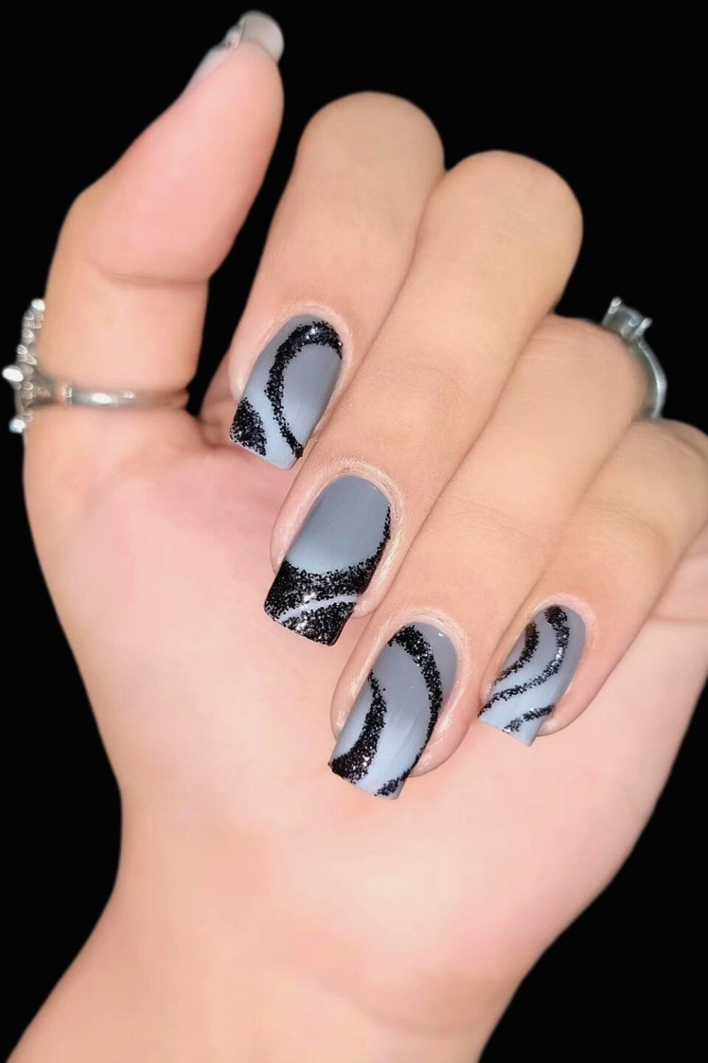 25 Black Swirl Nails – Scan to Talk