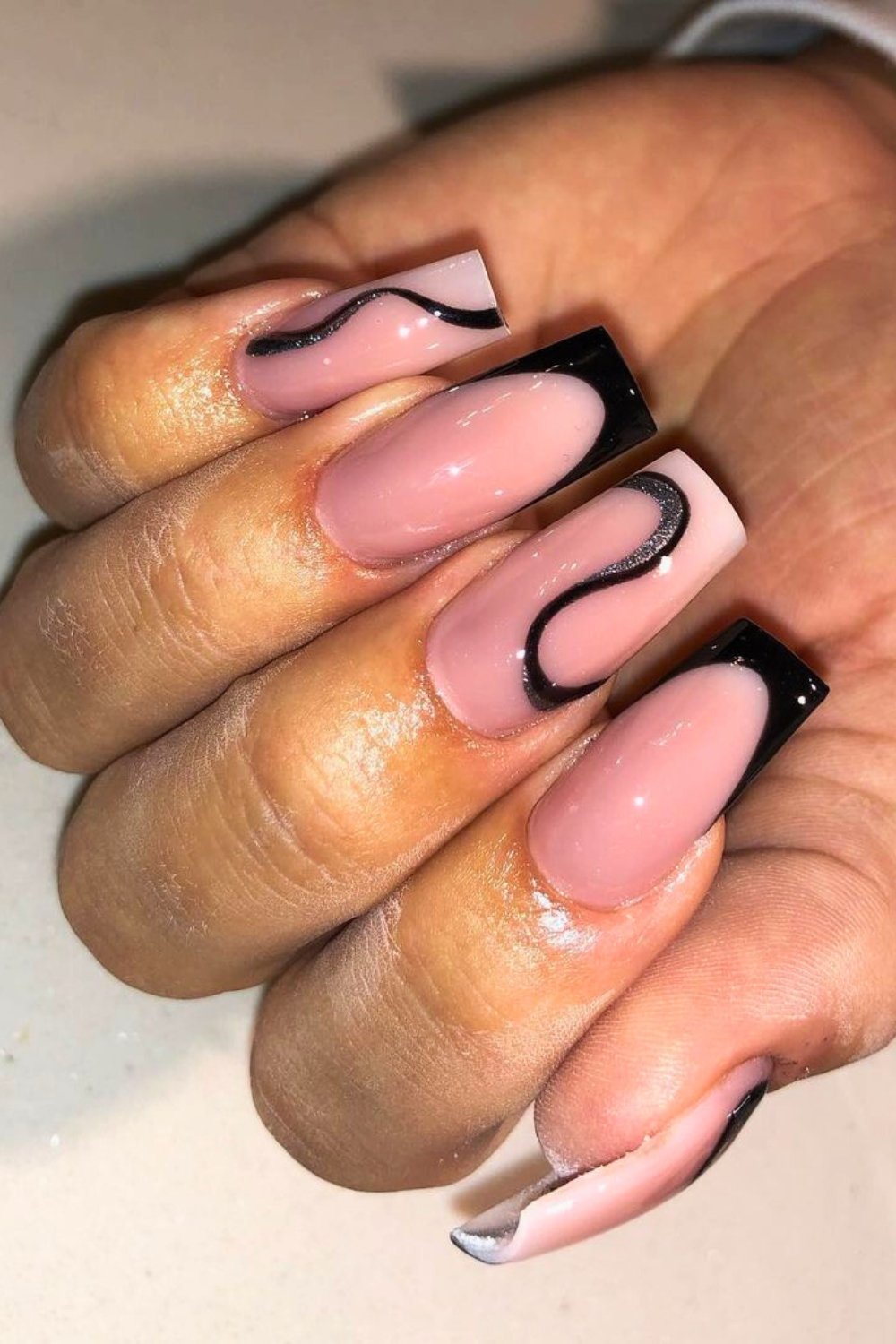 25 Black Swirl Nails - Scan to Talk