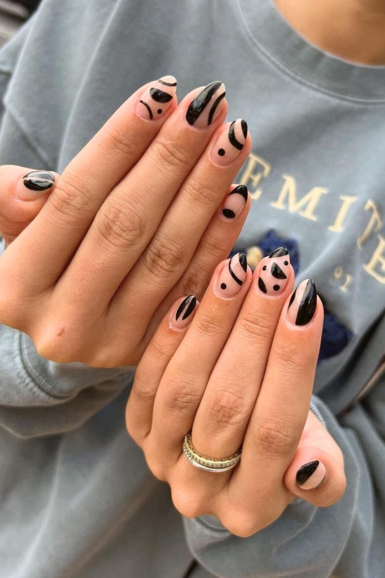 25 Black Swirl Nails - Scan to Talk