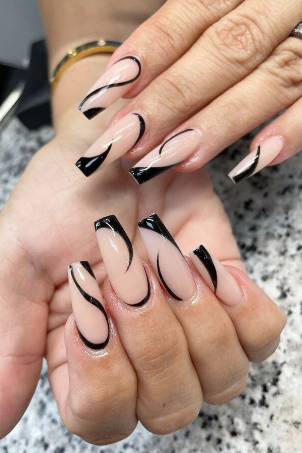 25 Black Swirl Nails - Scan to Talk
