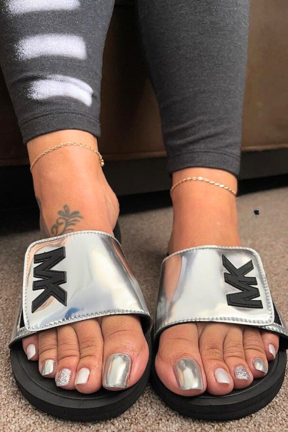 30 Toe Nail Color Ideas to Copy in 2025 - Scan to Talk