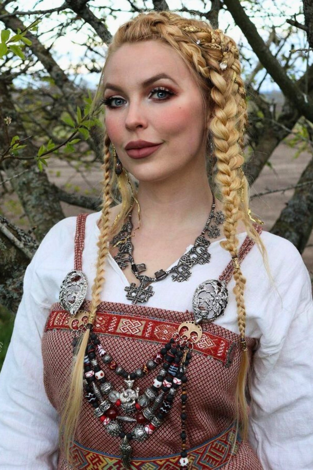 35 Braided Crown Hairstyles - Scan to Talk