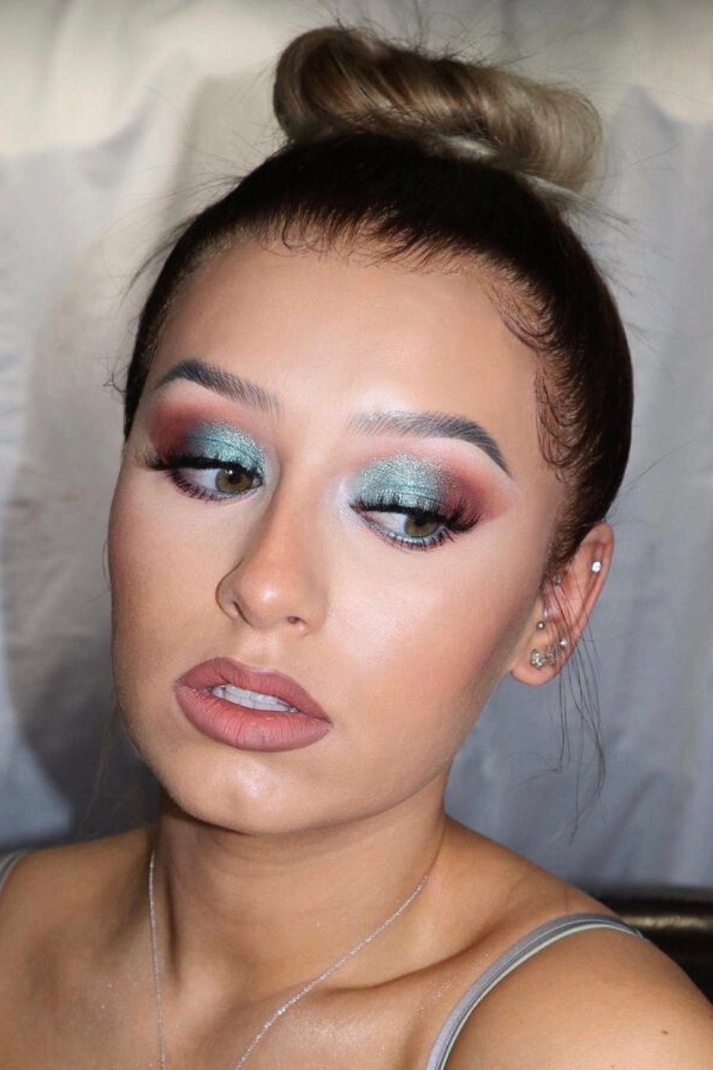 50 High Bun Hairstyles You Never See Before - Scan to Talk