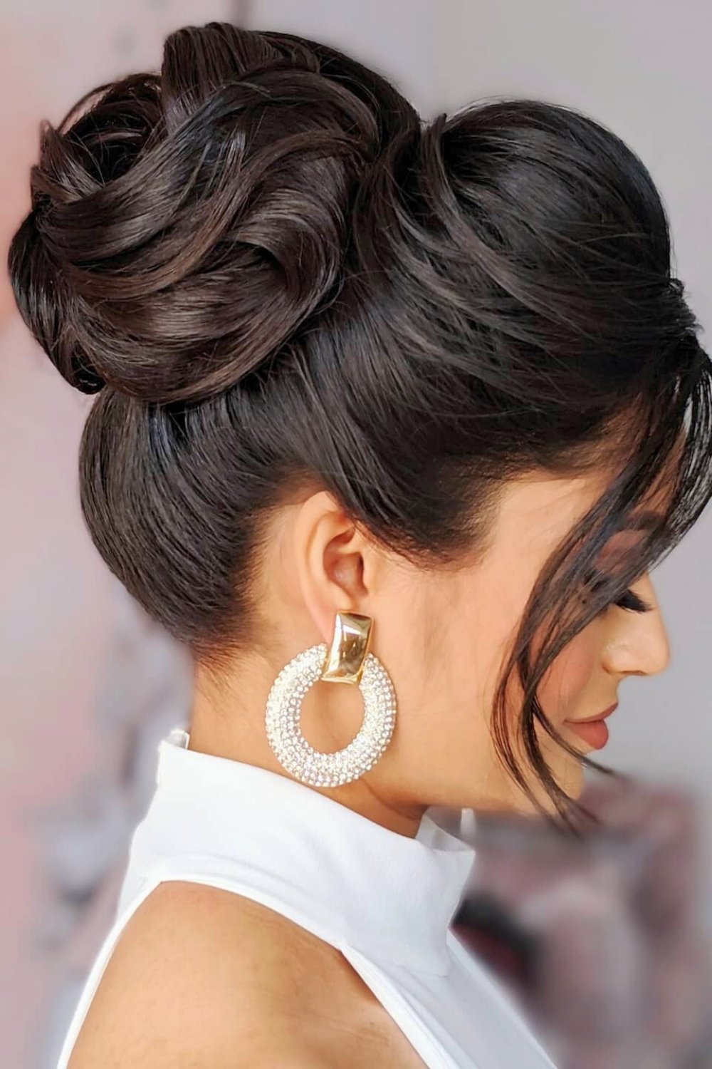 50 High Bun Hairstyles You Never See Before - Scan to Talk