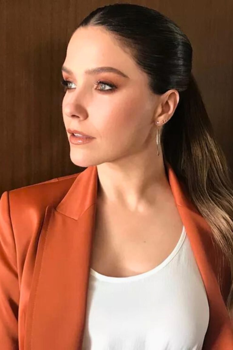 How to Do a Slick-Back Ponytail [Ultimate Guide] 2025 - Scan to Talk