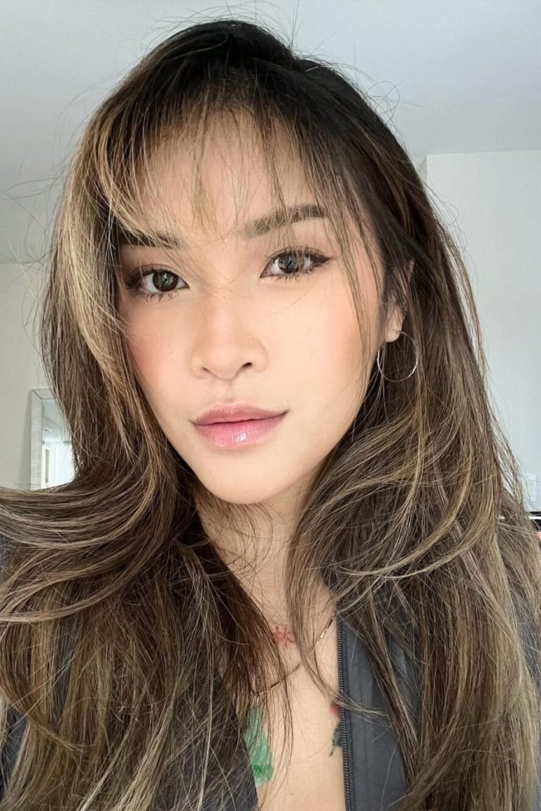 60 Wispy Bangs Hairstyle Inspirational Ideas to Copy in 2025 - Scan to Talk