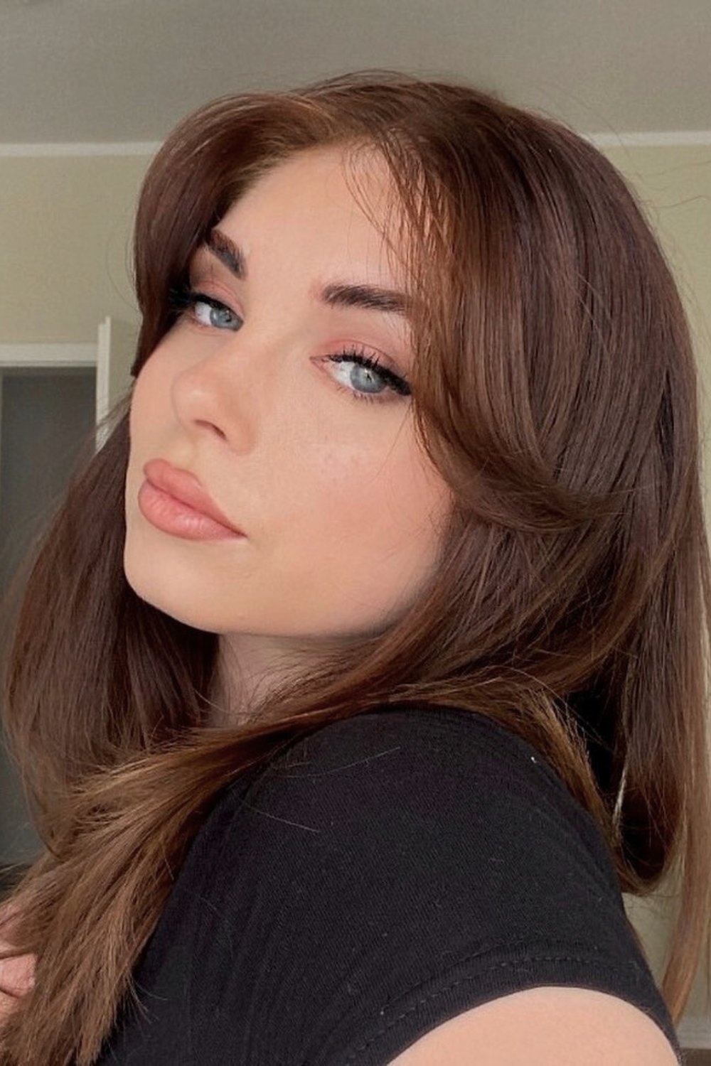 60 Wispy Bangs Hairstyle Inspirational Ideas to Copy in 2025 - Scan to Talk