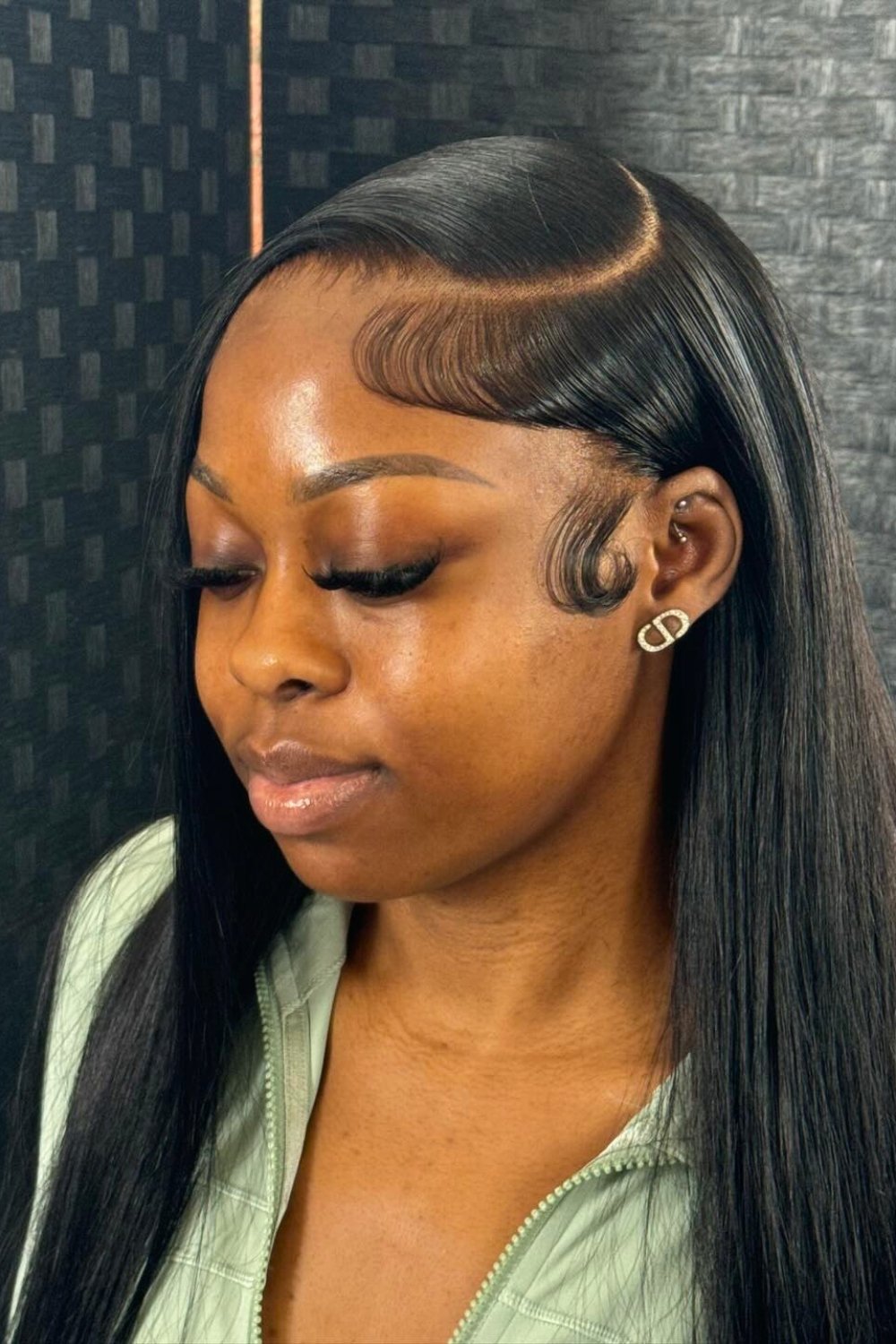 35 Side Part Hairstyles - Scan to Talk