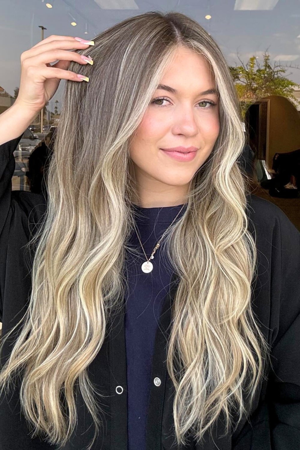35 Subtle Blonde Highlights - Scan to Talk
