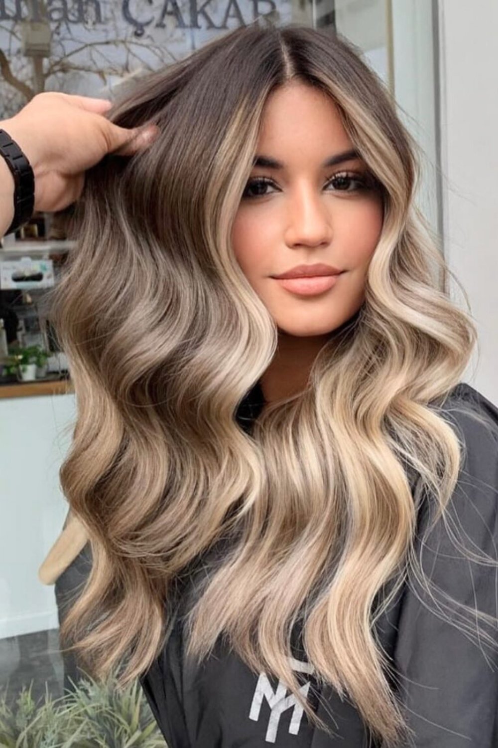 35 Subtle Blonde Highlights - Scan to Talk