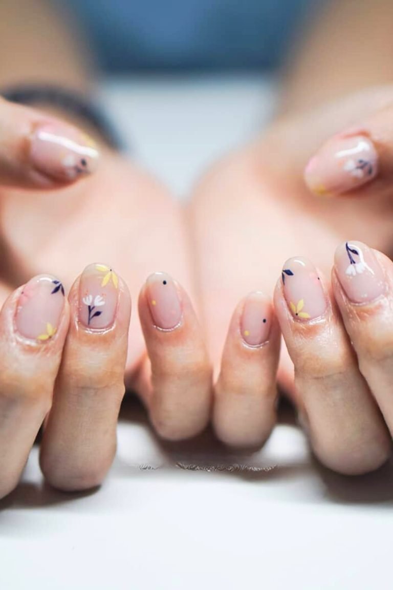 45 Minimalist Nails - Scan to Talk