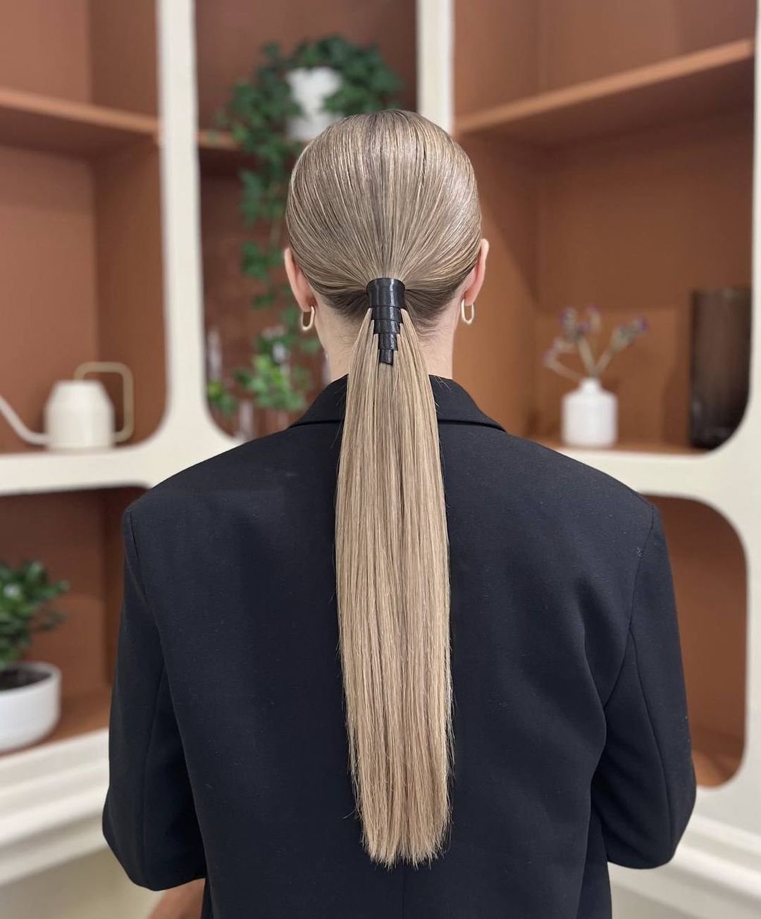 24 Interview Hairstyles - Scan to Talk