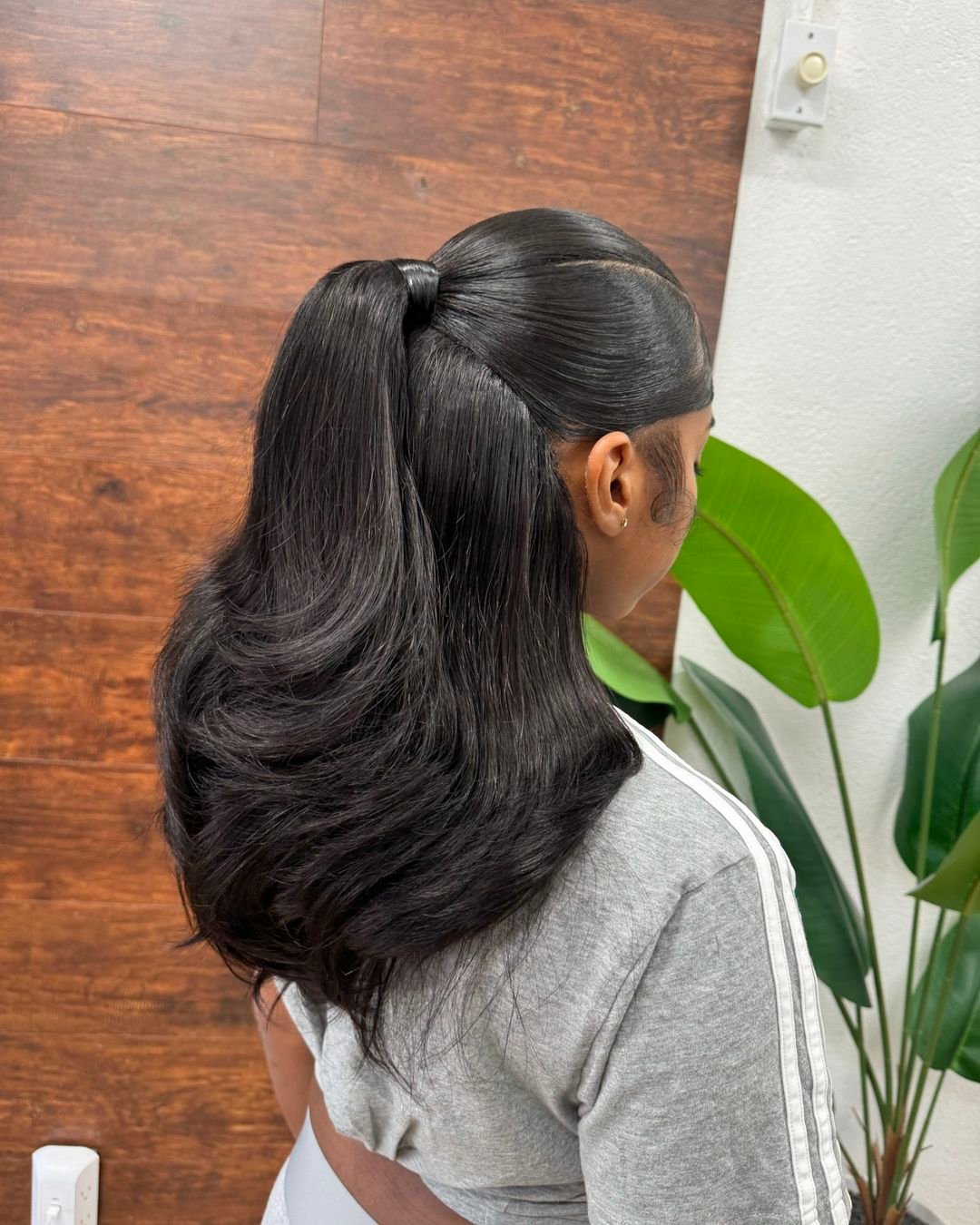 25 High Ponytail Hairstyles - Scan to Talk