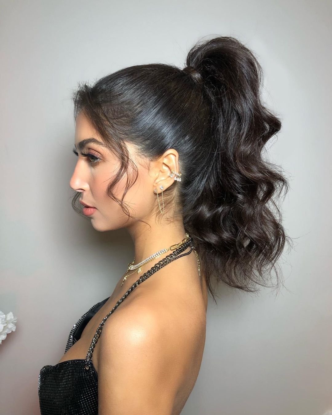 25 High Ponytail Hairstyles - Scan to Talk