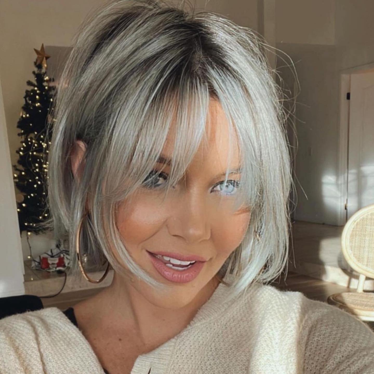 25 Chic and Modern Chin-Length Haircuts for Effortless Style - Scan to Talk